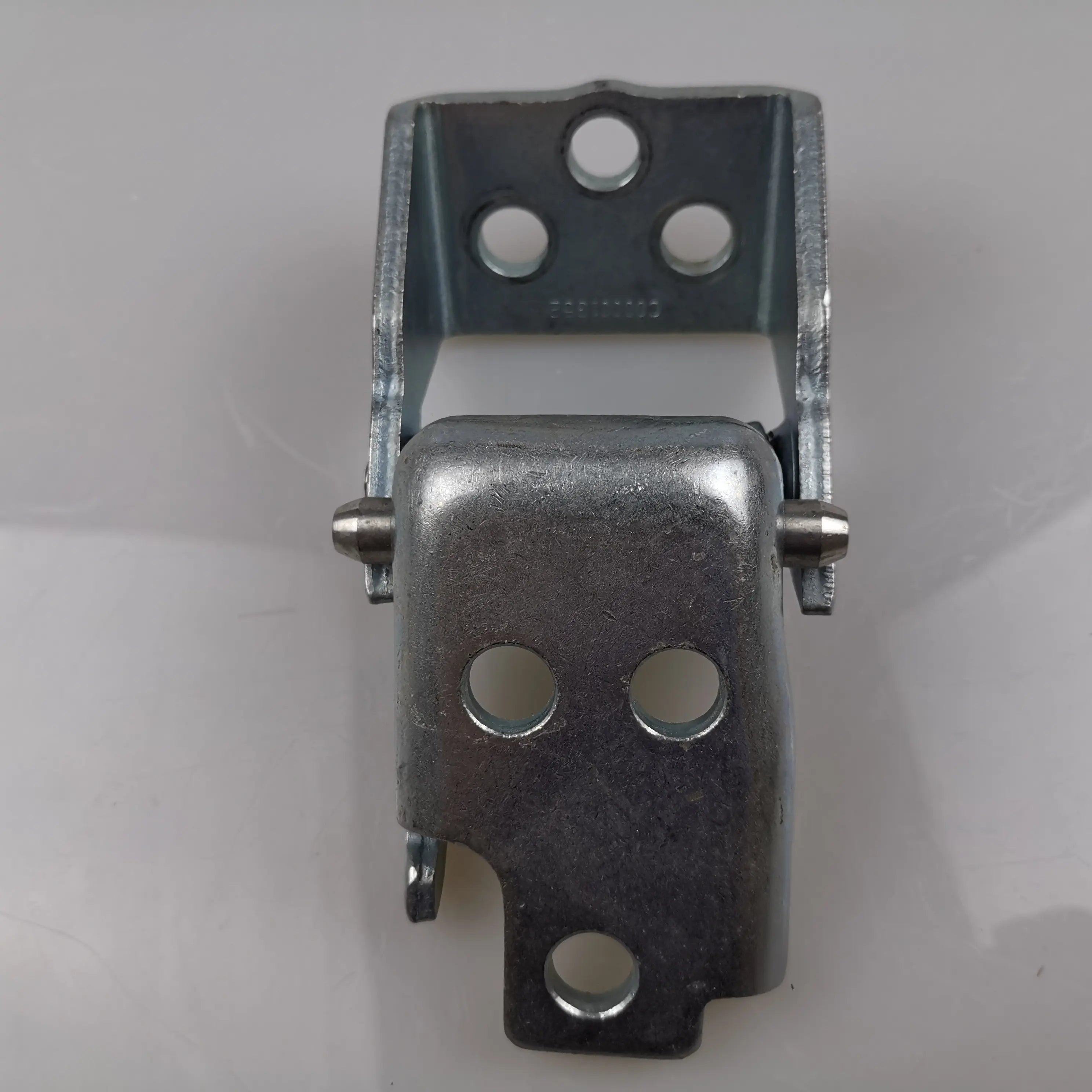MA0548 | LDV MAXUS V80 Front Side Door Lower Hinge C00001351 Body Part