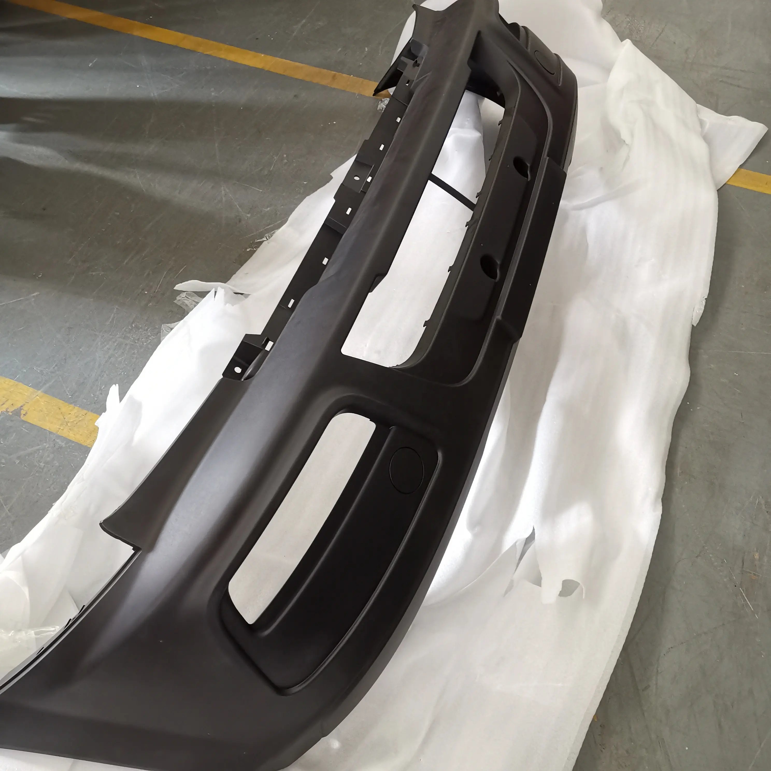 MAXUS V80 C00364316-M001 Front Bumper